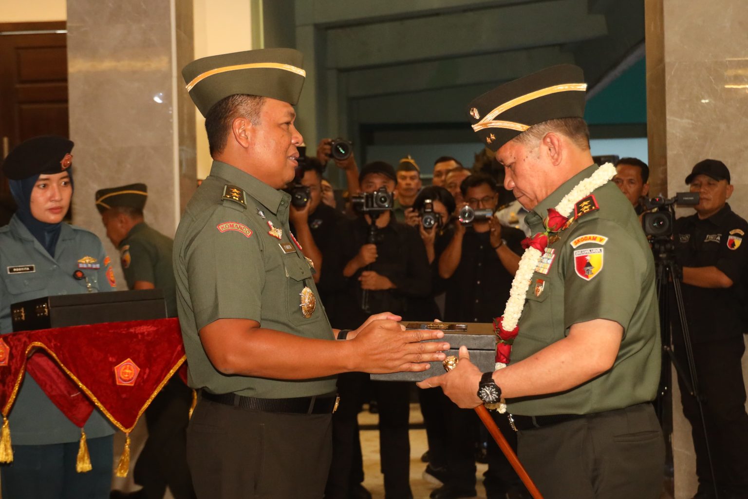 Kedatangan Mayjen TNI Rafael Granada Baay Disambut Ratusan Prajurit dan ...