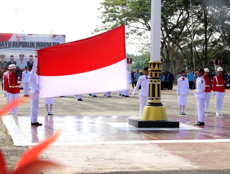 Upacara Pengibaran Bendera Merah Putih Berlangsung Lancar – Suarakahayannews.com